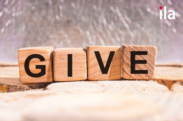 Quá khứ của give: Cách chia give V2 và give V3 - ILA Vietnam