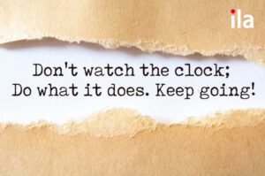 Cấu trúc keep: Keep to v hay v-ing? Keep đi với giới từ gì?