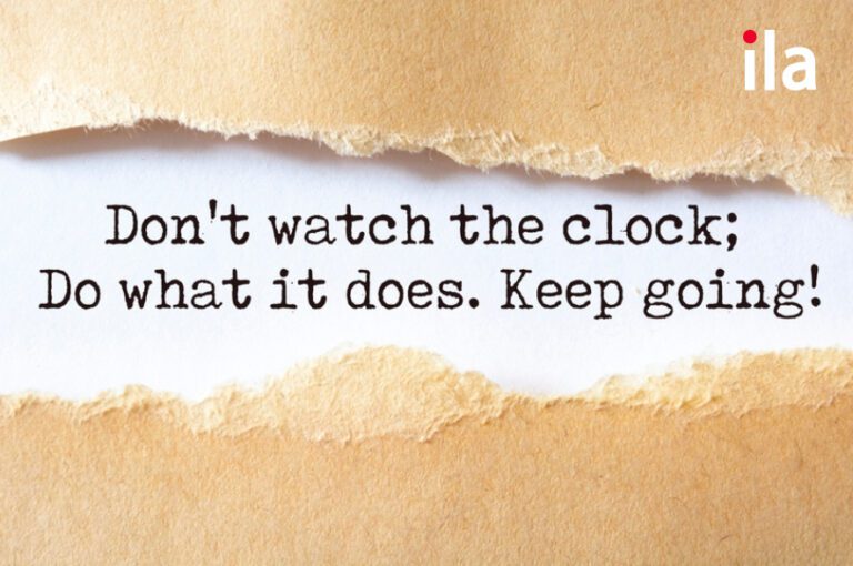 Cấu trúc keep: Keep to v hay v-ing? Keep đi với giới từ gì?