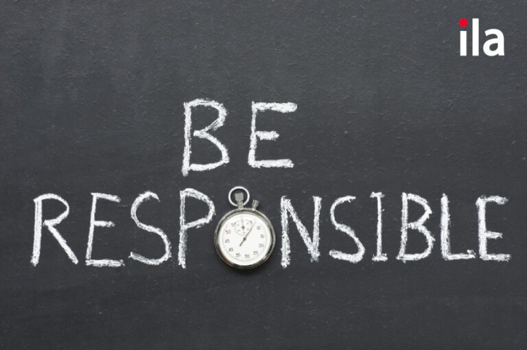 Cấu trúc responsible + gì? Responsible to hay for?