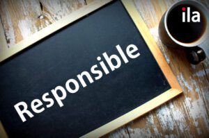 Cấu trúc responsible + gì? Responsible to hay for?