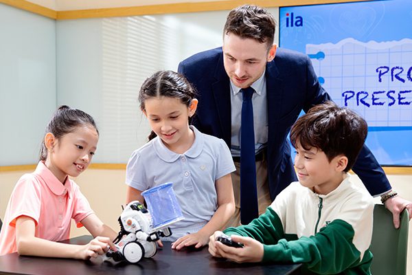 Trung tâm Anh ngữ ILA: Giáo viên bản xứ, Chất lượng hàng đầu