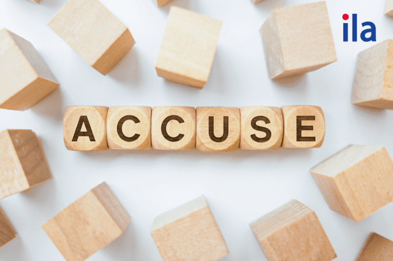 Cấu trúc accuse + gì? Accused to V hay Ving? Sau accused là gì?