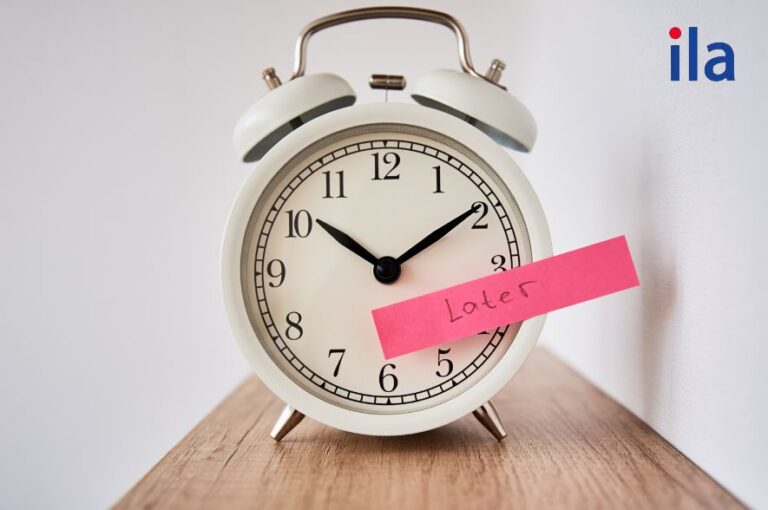 Postpone to V hay Ving: Đâu là cấu trúc đúng trong tiếng Anh? - ILA Vietnam