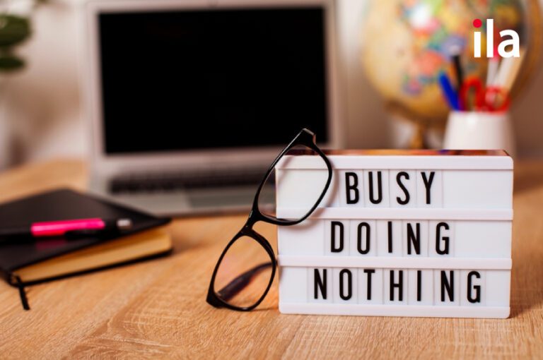 Busy đi với giới từ gì và giải đáp thắc mắc busy to V hay Ving - ILA ...