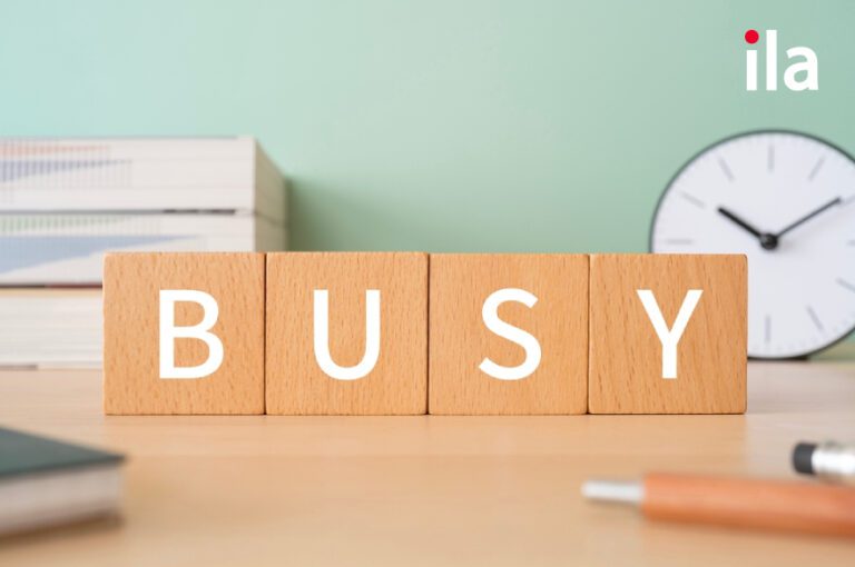 Busy đi với giới từ gì và giải đáp thắc mắc busy to V hay Ving - ILA ...